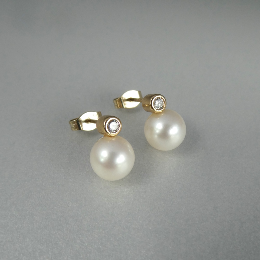 Beryl Lane - Timeless 9ct Gold Cultured Pearl & Diamond Stud Earrings